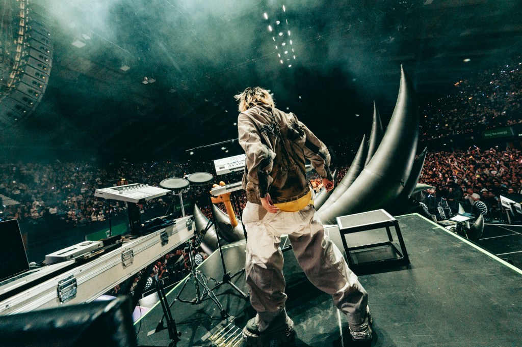 YOASOBI Delivers Mind-Blowing Performance at OVO Wembley Arena – DAVIDE ...