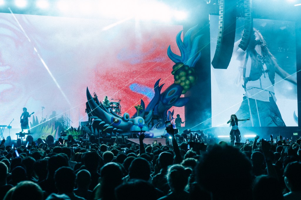 YOASOBI Delivers Mind-Blowing Performance at OVO Wembley Arena – DAVIDE ...