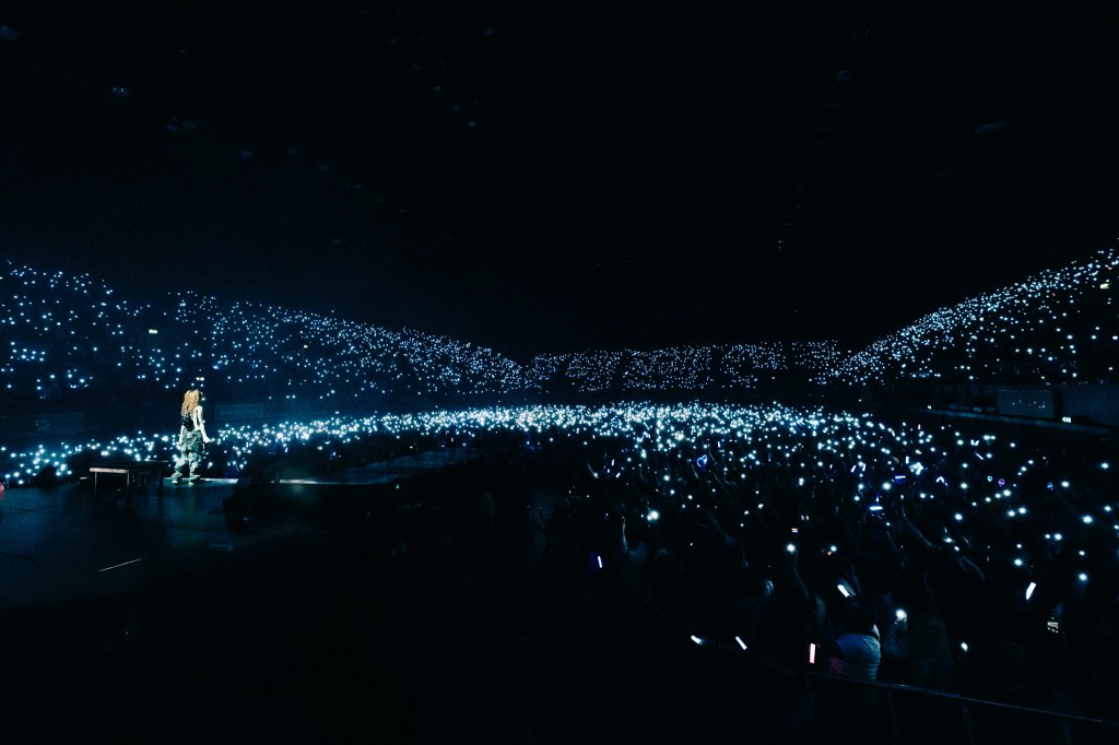 YOASOBI Delivers Mind-Blowing Performance at OVO Wembley Arena – DAVIDE ...